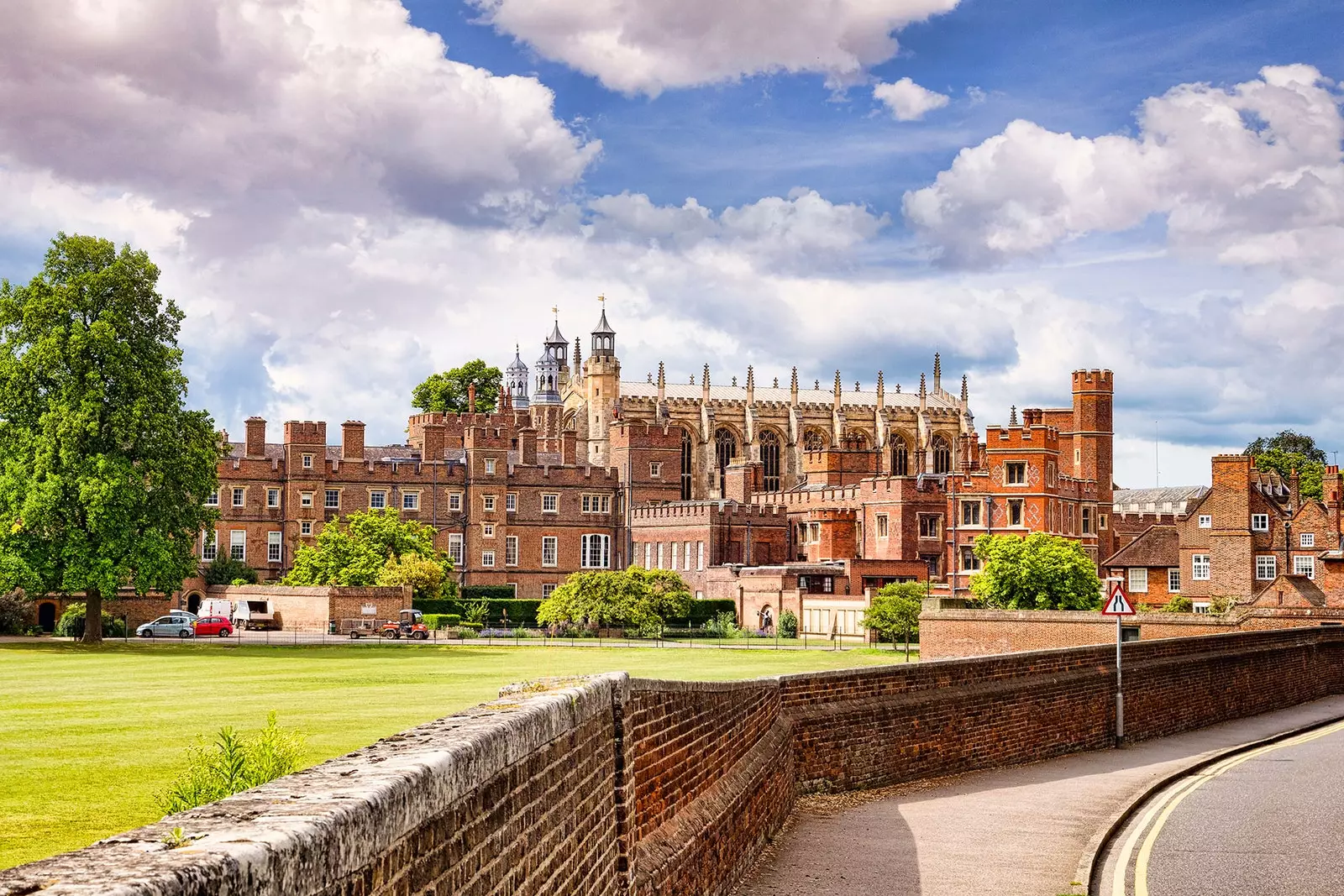 Hasil Biaya Sekolah Umum Eton College 2022 Tatler Schools Guide