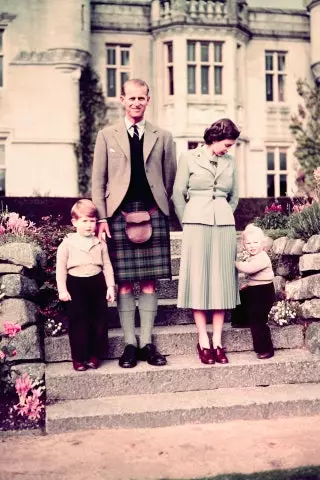 Y Frenhines a Dug Caeredin gyda'r Tywysog Charles a'r Dywysoges Anne 1953