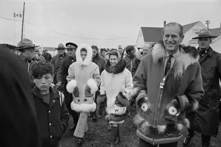 Dronningen og prins Philip med prinsesse Anne i Tuktoyaktuk i Canadas nordvestlige territorier 1970