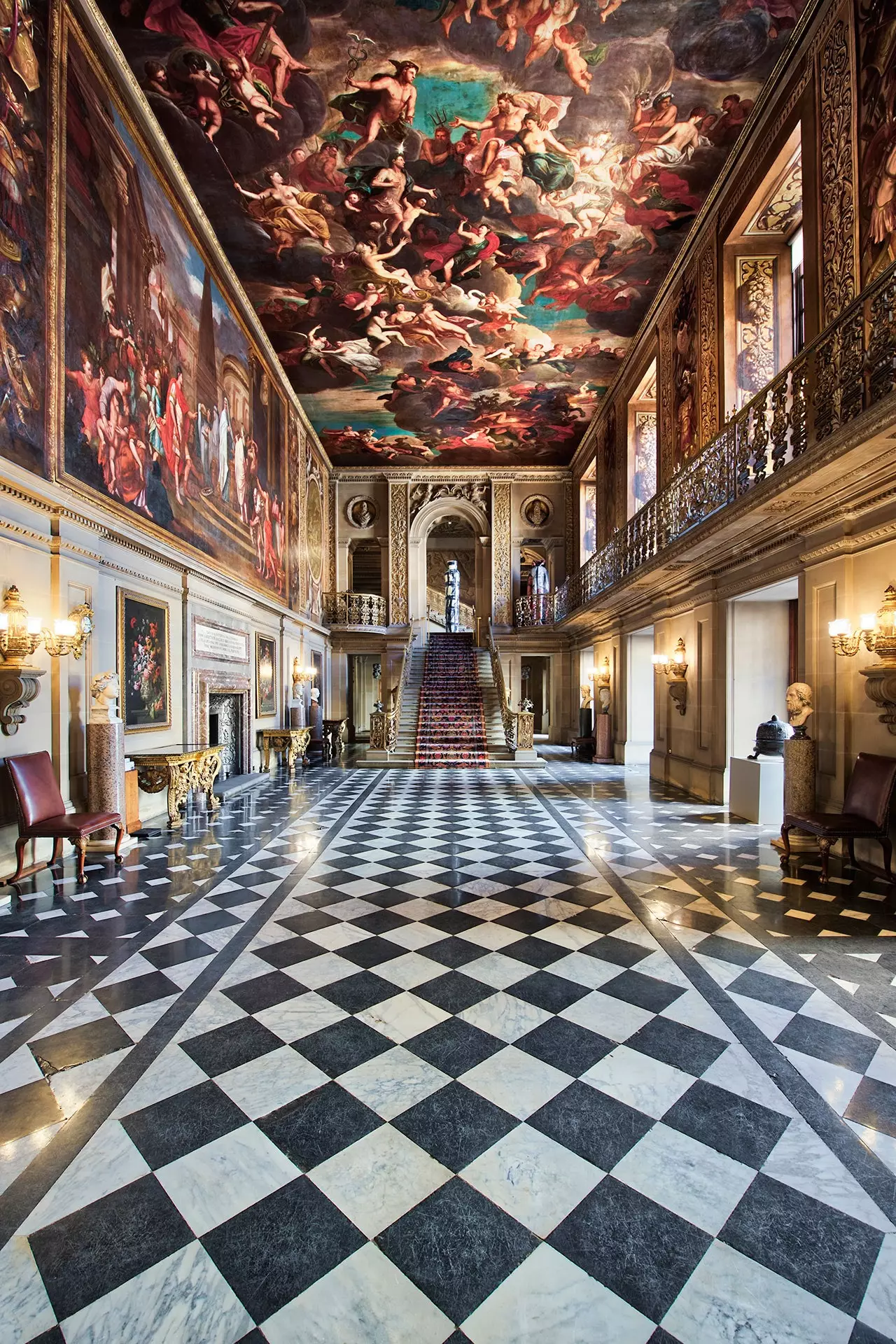 Chatsworth House'daki Boyalı Salon'un tavan freskleri