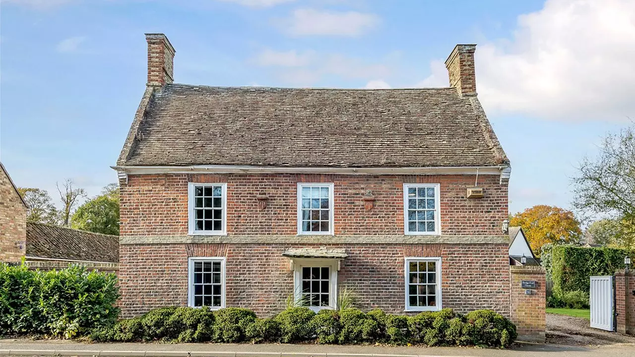 Das zum Verkauf stehende Landhaus in Cambridgeshire könnte das Versteck von Samuel Pepys verlorenem Schatz sein