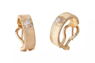 Hoop earrings 6300 buccellati.com