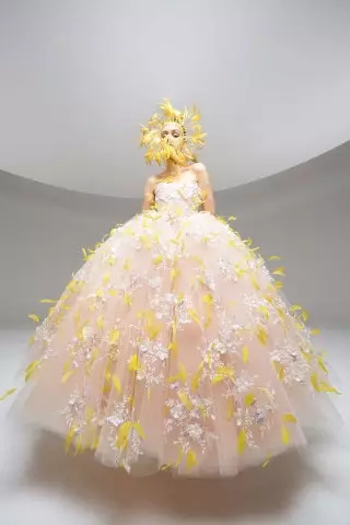 Giambattista Valli Continuing to do ‘him Valli erweckt die explosiven Fantasien zum Leben, auf die wir alle in der Couture hoffen …