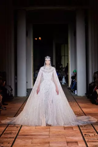 Zuhair Murad Murad ist für diese mehr als exotischen Kreationen den Nil hinunter gereist. Seine Liebe zu Ägypten schien durch, als...