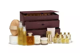 Aromatherapy Associates Moments to Treasure Set 225 lookfantastic.com