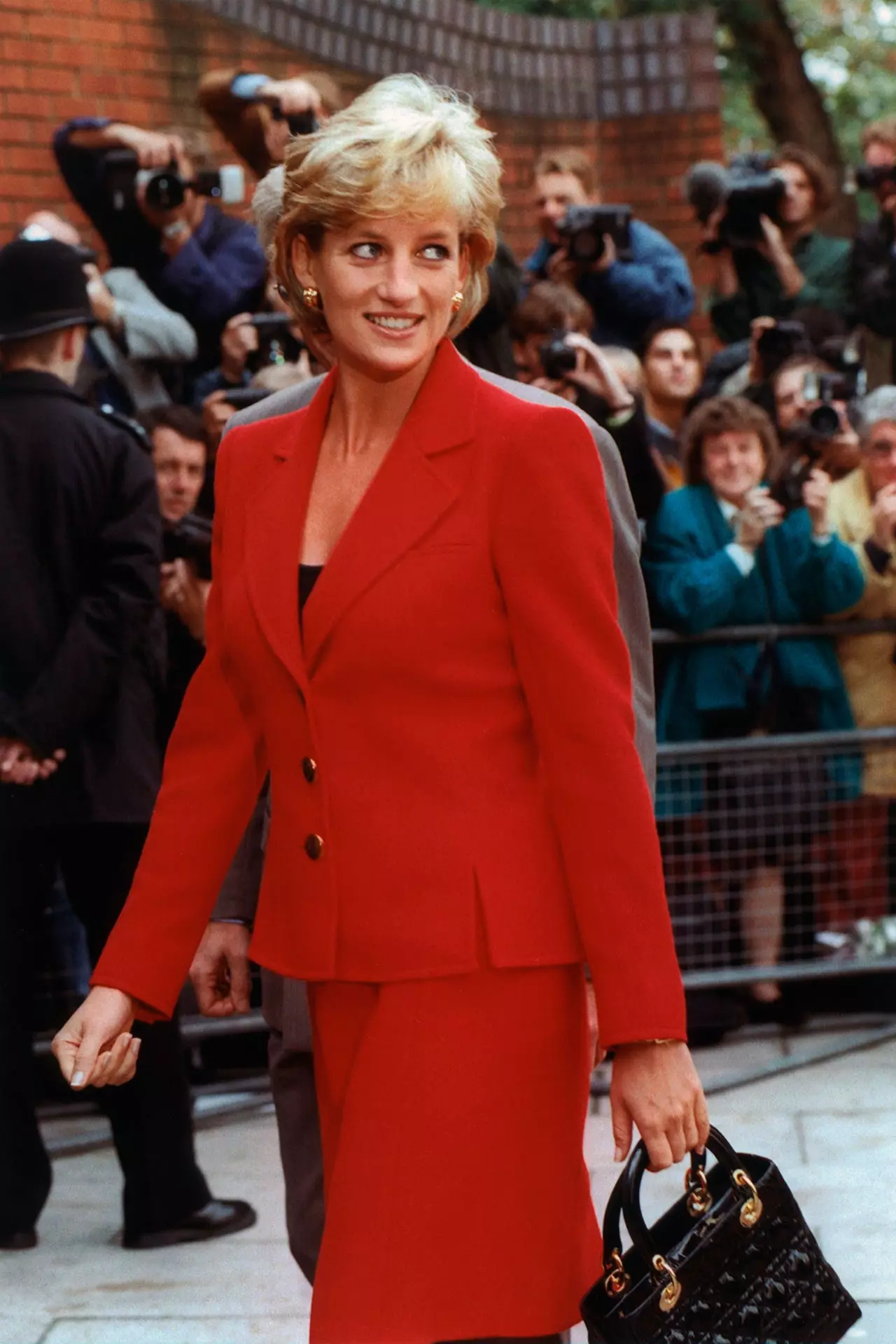 Diana Princess of Wales ankommer til receptionen af AIDS-foreningen 'London Lighthouse' 1996