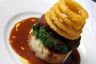 Manna Kalayan quirky na nyandak klasik sapertos bangers sareng mash sareng spaghetti tempat vegan Primrose Hill ieu sadayana ngeunaan ...