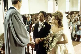 Julia Roberts dans le rôle de Shelby dans Steel Magnolias est la mariée "more is MORE" avec ses neuf demoiselles d'honneur vêtues de "blush and...