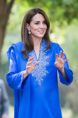 Ang mga Royal tour naghatag kang Kate og oportunidad nga maka-tap sa dili kaayo nailhan nga mga lokal nga tigdesinyo. Atol sa iyang bag-o nga harianong paglibot sa Pakistan...