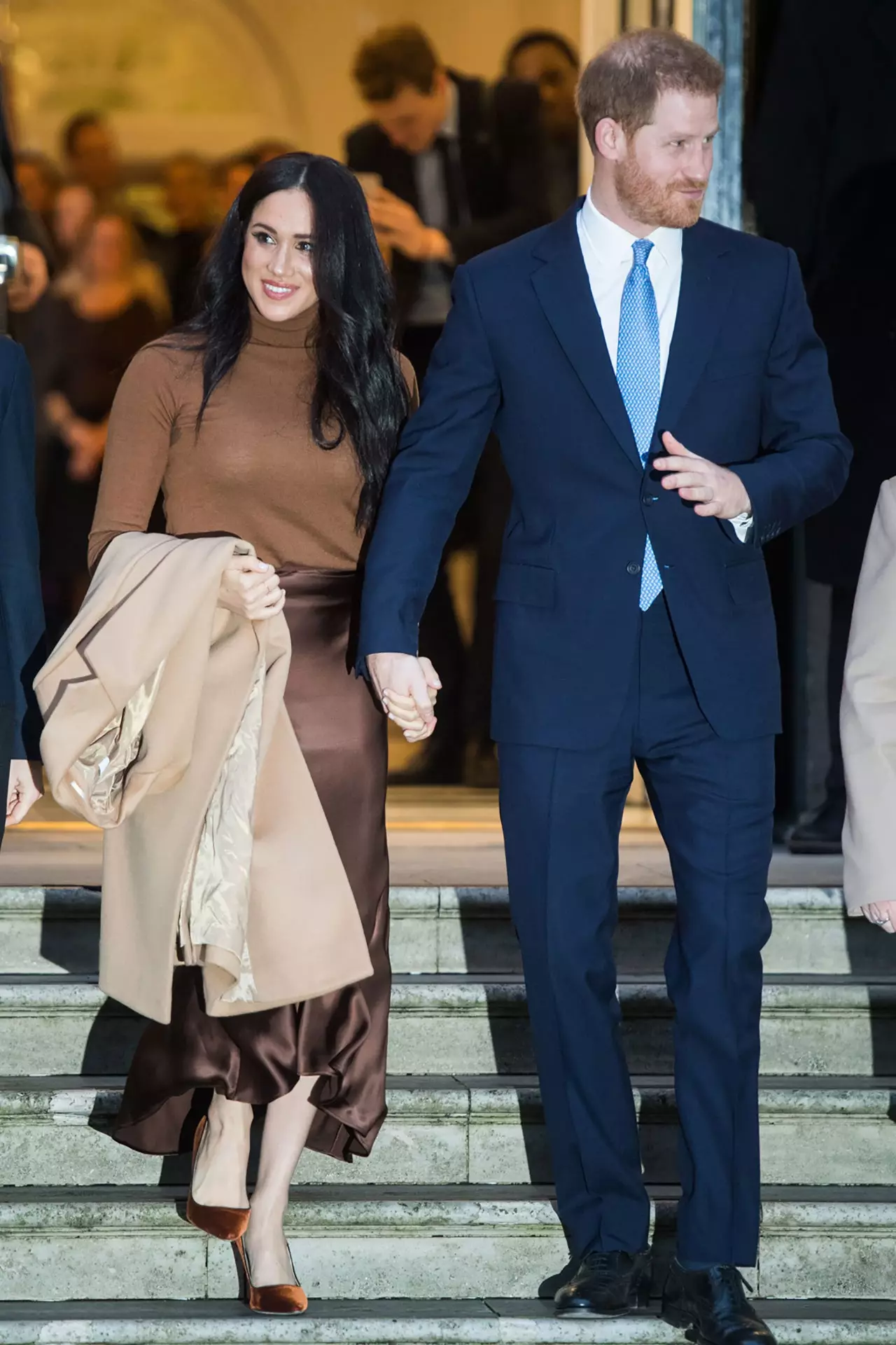 Meghan va Garri qirollik hayotidan voz kechish va boshqa joyga ko'chirish