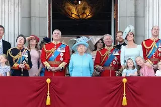 Penampilan balkon kahiji maranéhanana babarengan fans Royal bakal leuwih ti akrab jeung balkon Istana Buckingham dimana ...