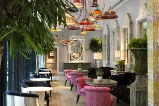 Firmdale Hotels Shop Kit Kemp Kit Kemp در سال 1985 امپراتوری هتل Firmdales را راه اندازی کرد که در حال حاضر 10 قوی است.