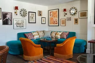 Soho House Soho Home Soho House xwedan kultek e. Ew cihê ku karkerên di pîşesaziyên afirîner de diçin ku bi hev re bibin yek…