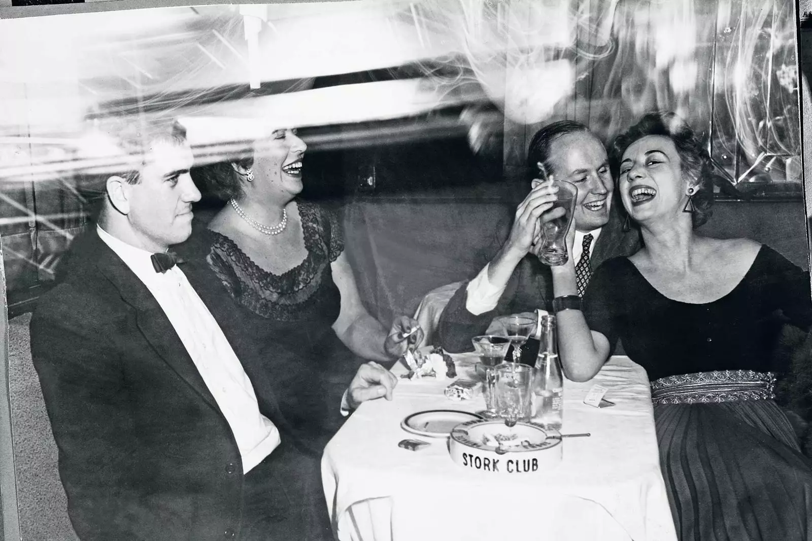 Lady Trumpington na biyu daga hagu a Stork Club New York 1953