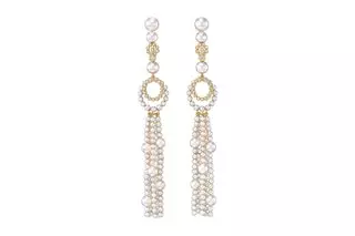 Waterfall Earrings nyob rau hauv daj kub featuring Akoya thiab South Hiav txwv pearls POAnbsp tasakiglobal.com