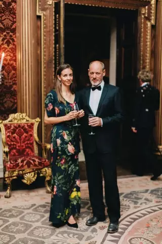 Lub Marchioness ntawm Cholmondeley thiab Christopher Brooks