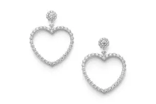 CHOPARD Hartvormige oorbellen uit de Red Carpet collectie met diamanten gezet in wit goud Prijs niet beschikbaar chopard.com