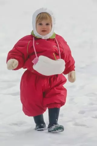 De twajierrige prinsesse is benammen adorabel ynpakt foar in skifakânsje yn 1990.