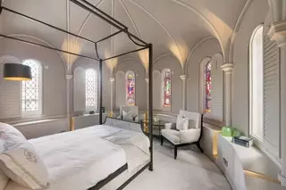 Salah sawijining kamar turu ing St Marks House Fulham Road