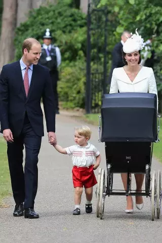 Duke ti Cambridge Prince George The Duchess ti Kamibiriji ati Princess Charlotte