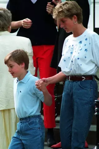 El príncipe Guillermo y la princesa de Gales 1992