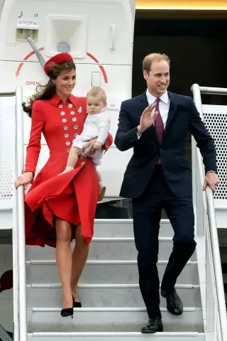 Duchess of Cambridge ເຈົ້າຊາຍ George of Cambridge ແລະ Duke of Cambridge