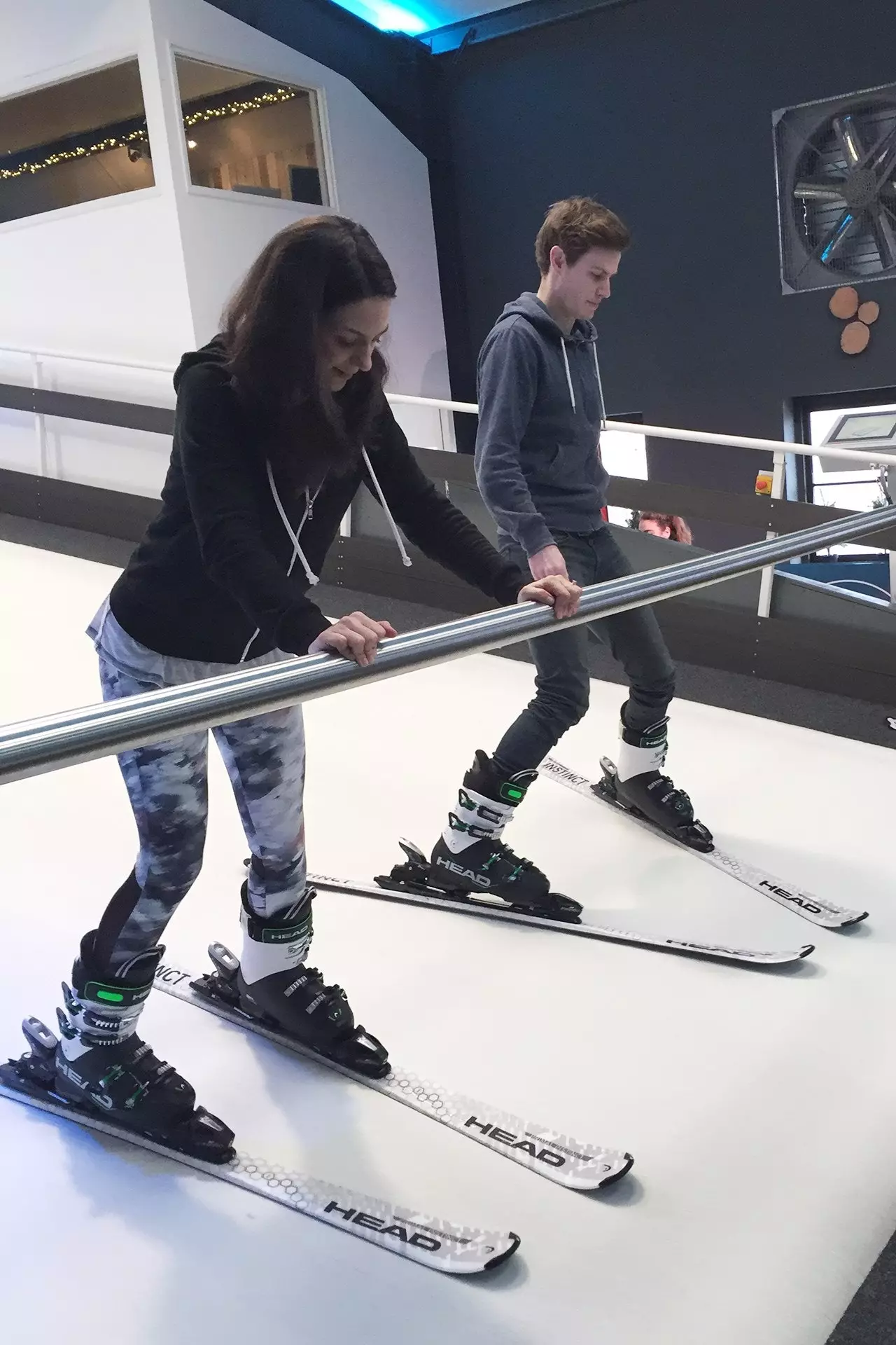 ChelSki wou Dir Ski zu London Indoor Ski Hang übt London léiert wéi Dir Ski UK