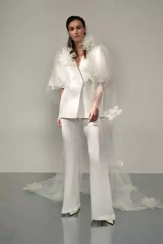 Kaviar Gauche La colección de dúos de diseño de Berlín es el último cultivo de ropa de boda moderna para mujeres que...