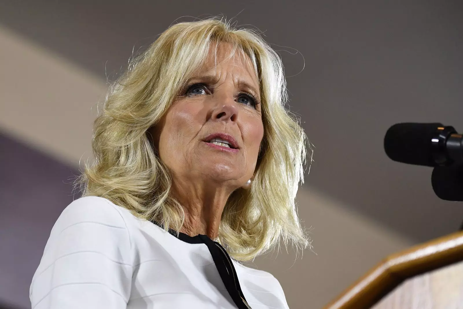 Jill Biden nga namulong sa una nga kalihokan sa kampanya sa iyang bana isip kandidato alang sa Presidente sa US sa Pennsylvania