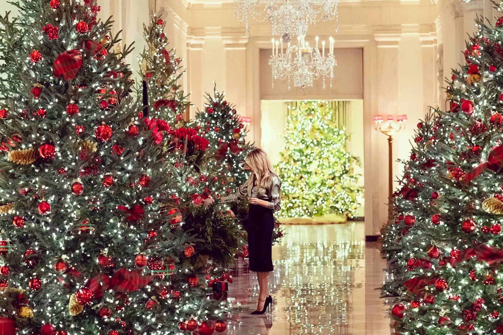 Melania Trump ngumumake dekorasi Natal ing Gedung Putih