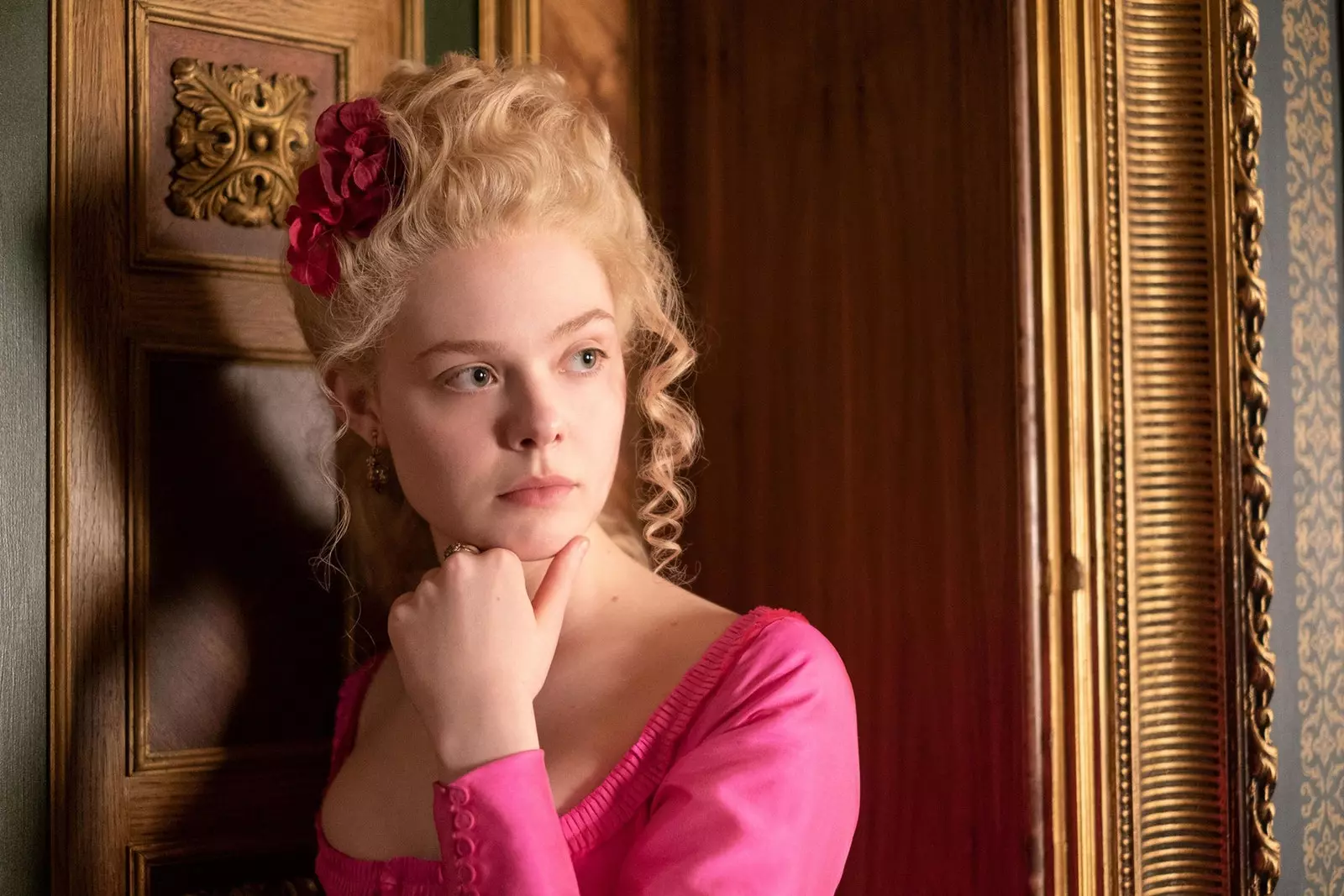 Elle Fanning elokuvassa The Great