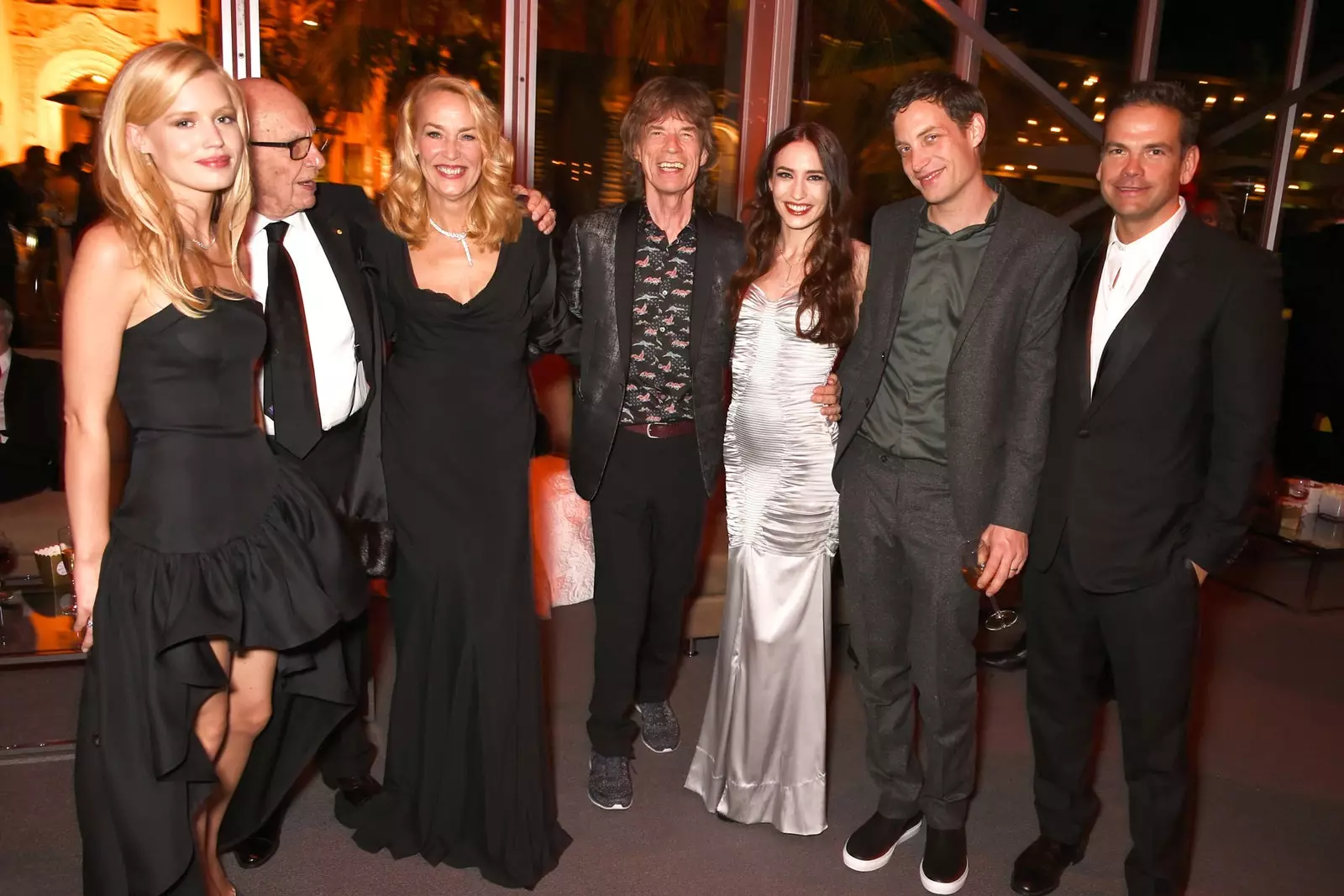 Kutoka kushoto Georgia May Jagger Rupert Murdoch Jerry Hall Mick Jagger Lizzy Jagger James Jagger na Lachlan Murdoch