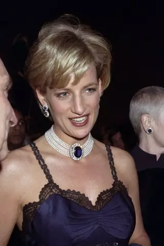 Op der Met Gala am Metropolitan Museum of Art1996 deelhuelen