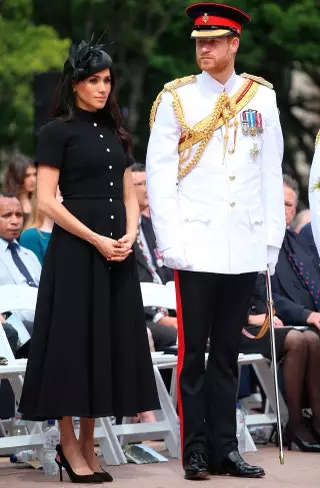 Vévodkyně měla na sobě šaty Emilia Wickstead se skládanou sukní Aline a zapínáním na knoflíky, aby otevřela památník Anzac...