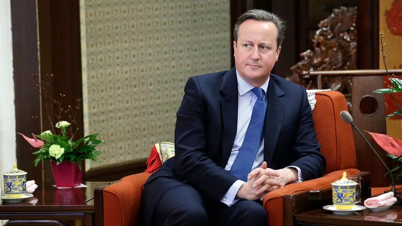 Kuibuka kwa urafiki: Kwa nini kashfa ya ushawishi ya David Cameron sio jambo jipya