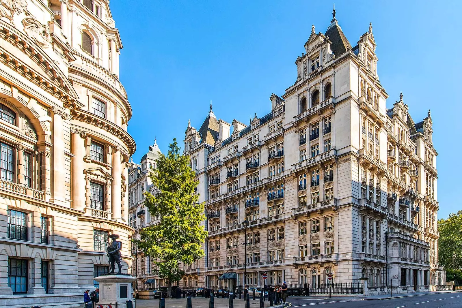 I-5.5 yezigidi ze-James Bond penthouse eWhitehall ziyathengiswa