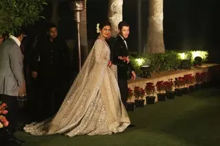 U-Priyanka Chopra no-Nick Jonas 2018 Ngenkathi owayeyinkanyezi yekhava ye-Tatler u-Priyanka Chopra eshada nomfana webhendi yenhliziyo u-Nick Jonas...