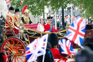 Duke iyo Duchess ee Cambridge 2011 Waxay ku dhammaystiran yihiin dhammaan sharaftii iyo xafladdii ku habboonayd dhacdo boqortooyo kharash la'aan ...