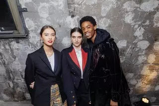 Iris Law Mae Muller və Montell Martin