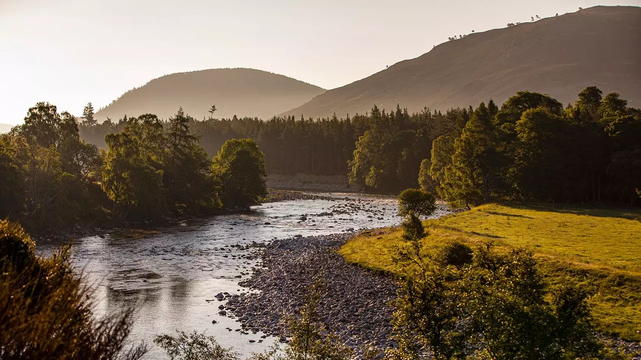 Var drottningens Balmoral granne, eftersom Abergeldie Estate säljs för en furstlig summa