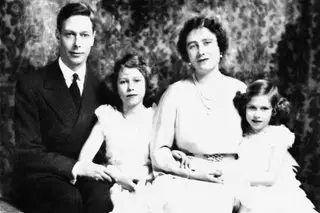 1937 Sammen med sine forældre kong George VI og dronning Elizabeth og hendes søster prinsesse Elizabeth