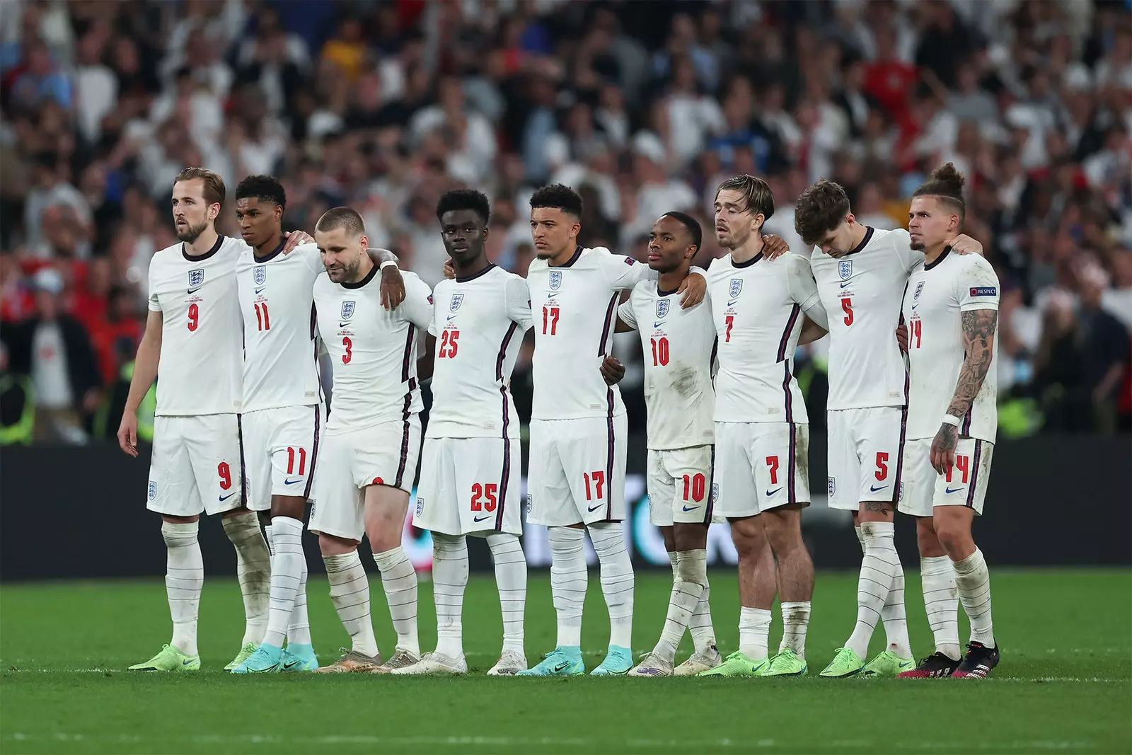 De spelers van Engeland tijdens de Euro 2020 Championship Final penalty shoot out