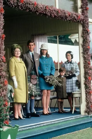 1968 Kráľovná matka princ Charles Princezná Anne Lord Linley a princezná Margaret na hrách Braemar Highland Games