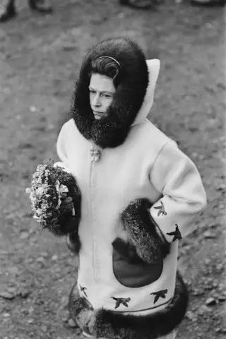 1970 Reĝino Elizabeth II vizitas Resolute Bay en Nunavuto dum Reĝa Turneo de Kanado