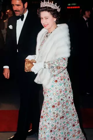 1973 Die Koningin woon 'n première in die West End by