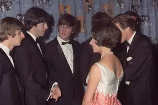 1964 Prinses Margaret ontmoet The Beatles by die West End-première van die groep se film 'A Hard Day's Night' in die...