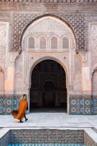 ลานหลักของ Ben Youssef Madrasa