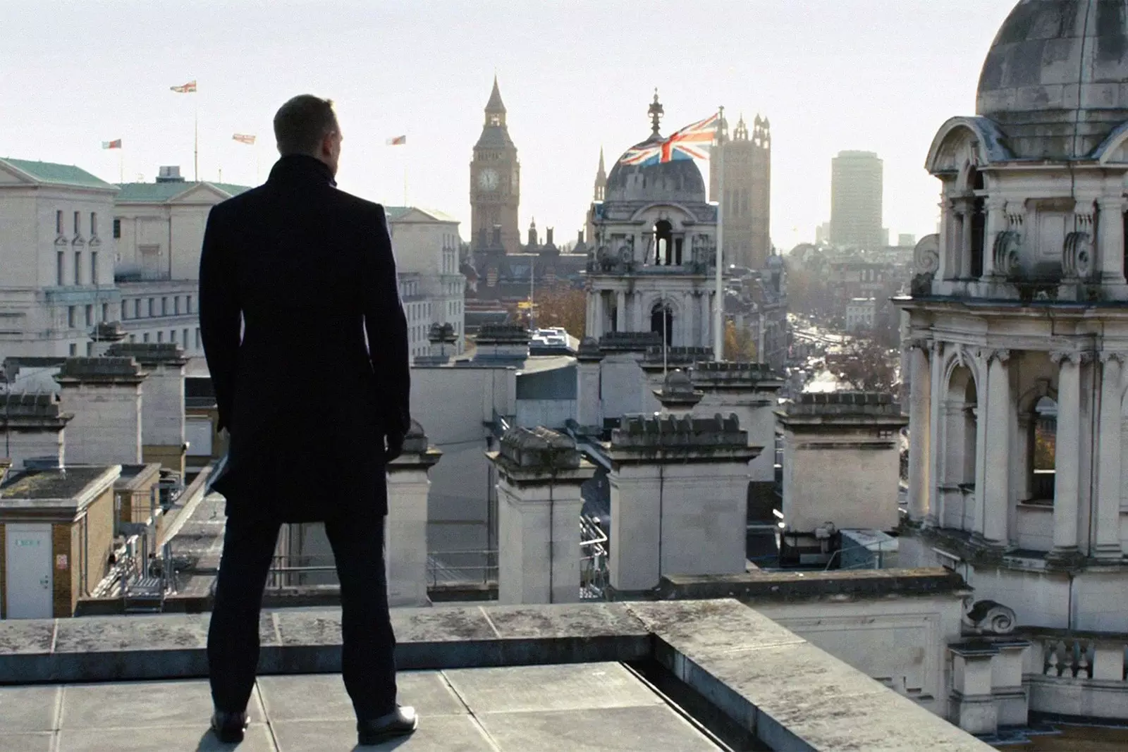 Daniel Craig, OWO'nun tepesinde Skyfall'da