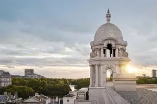 Maikutlo a St James's Park ho tsoa ho e 'ngoe ea li-turrets tsa The OWO