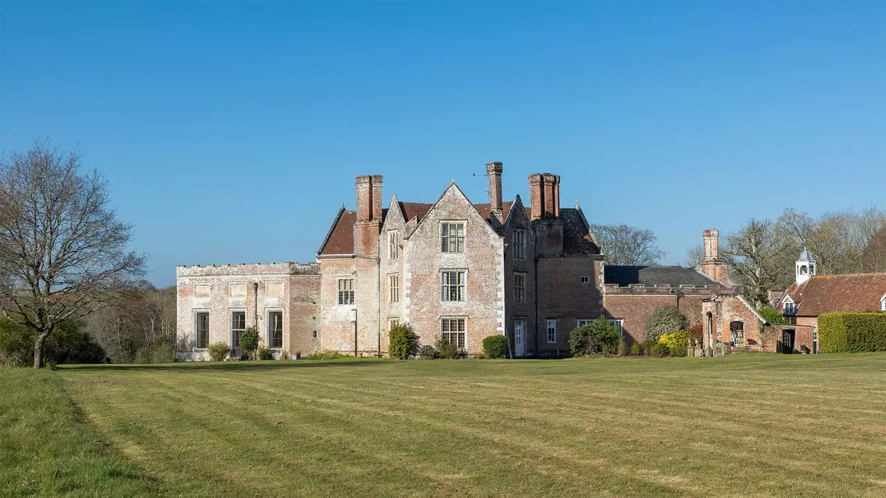 Historesch Jacobean Villa am New Forest trefft de Maart fir £ 18 Milliounen